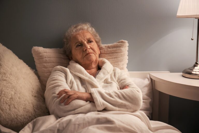 7 Proven Ways: How to Increase Deep Sleep in Elderly Seniors